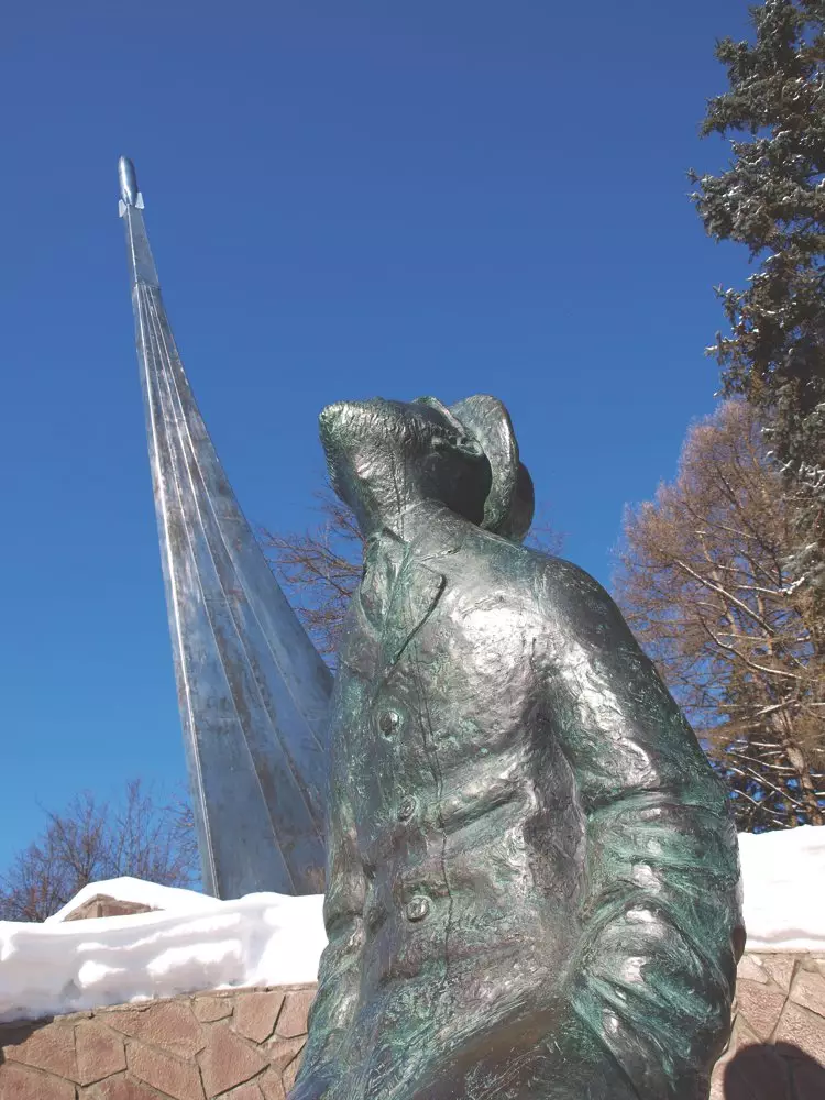 Borovsk monumento sa Tsiolkovsky Larawan ng Danil Petrov.jpg