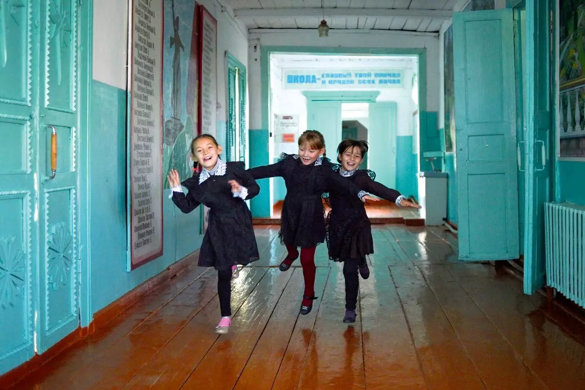 "This log house is already half a century." School as scenery to the Soviet film