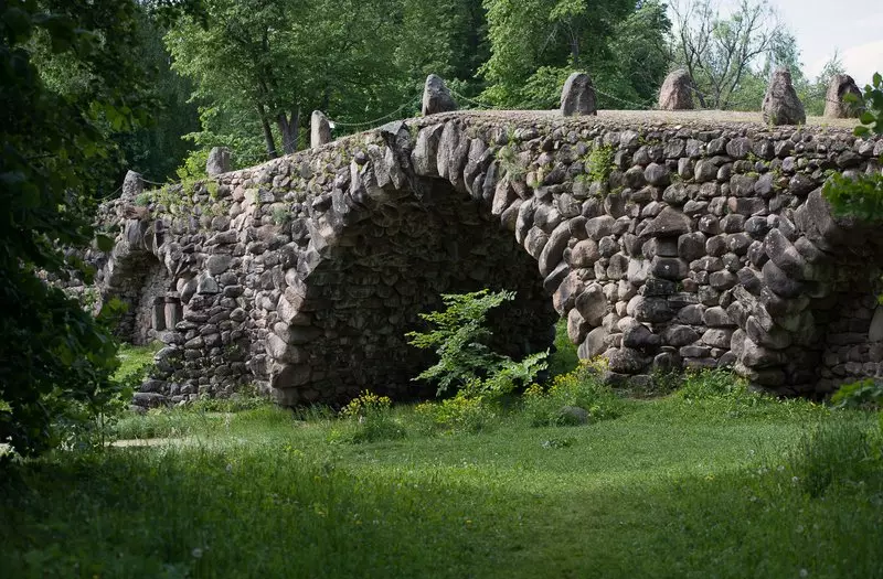 Vasilevo. La devise pont arqué de l'architecte N. A. Lviv. Les scènes initiales du film "Watch Night" .jpg