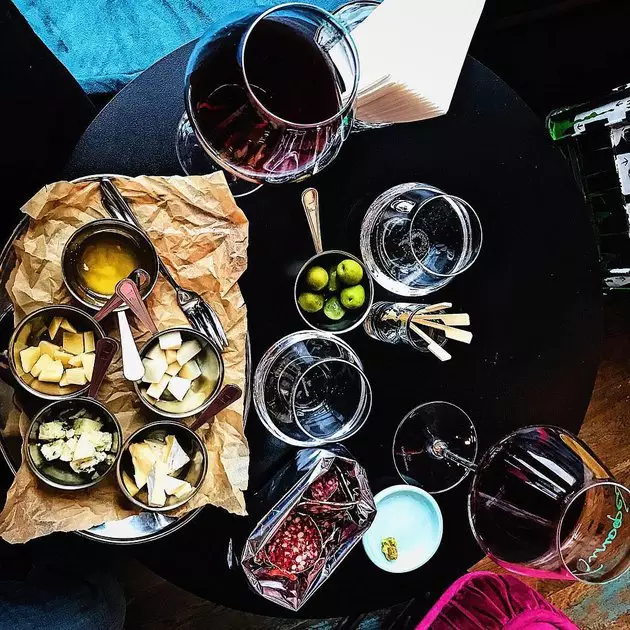 Bar pro víno!, St. Petersburg. Foto: Instagram / @navina_barshop