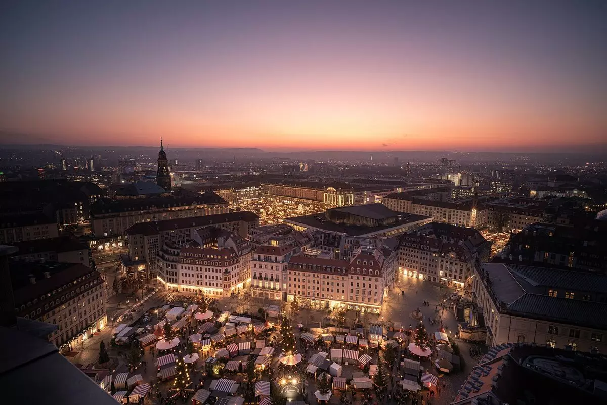 Panoramic View On Dresden ର Christmas ବଜାର © Sebastian Weingart.jpg
