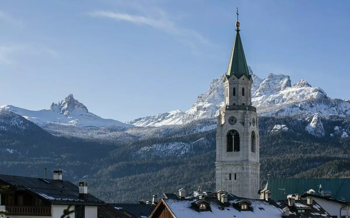 2021 онд Cortina d'Ampezzo дэлхийн цанын аварга батлах болно. Бид судалж явсан