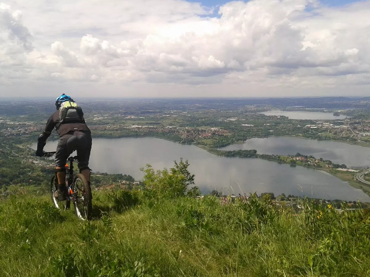 7 Nelle vicinanze di Leko Pales per il ciclismo. JPG