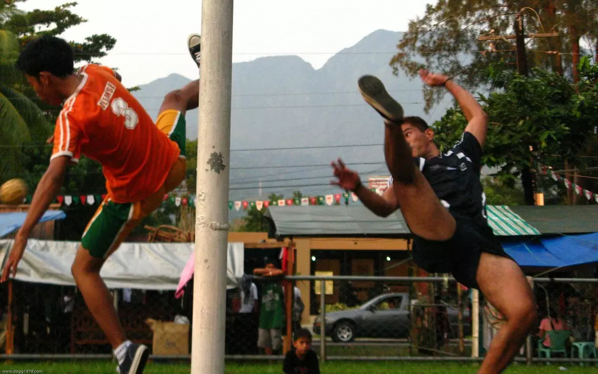 Hummingbird mga tawo. Thailand nga sirkador etudes sa bola pagpanghimakak sa mga balaod sa pisika