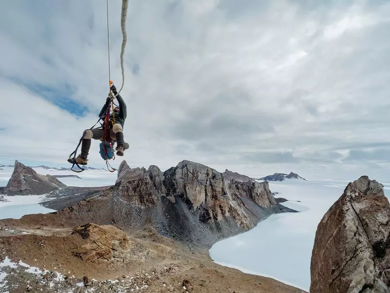 "Zelfgemaakt, we zeggen dat we voor geld gaan. In feite willen gewoon ontsnappen. " Verslag van Antarctica