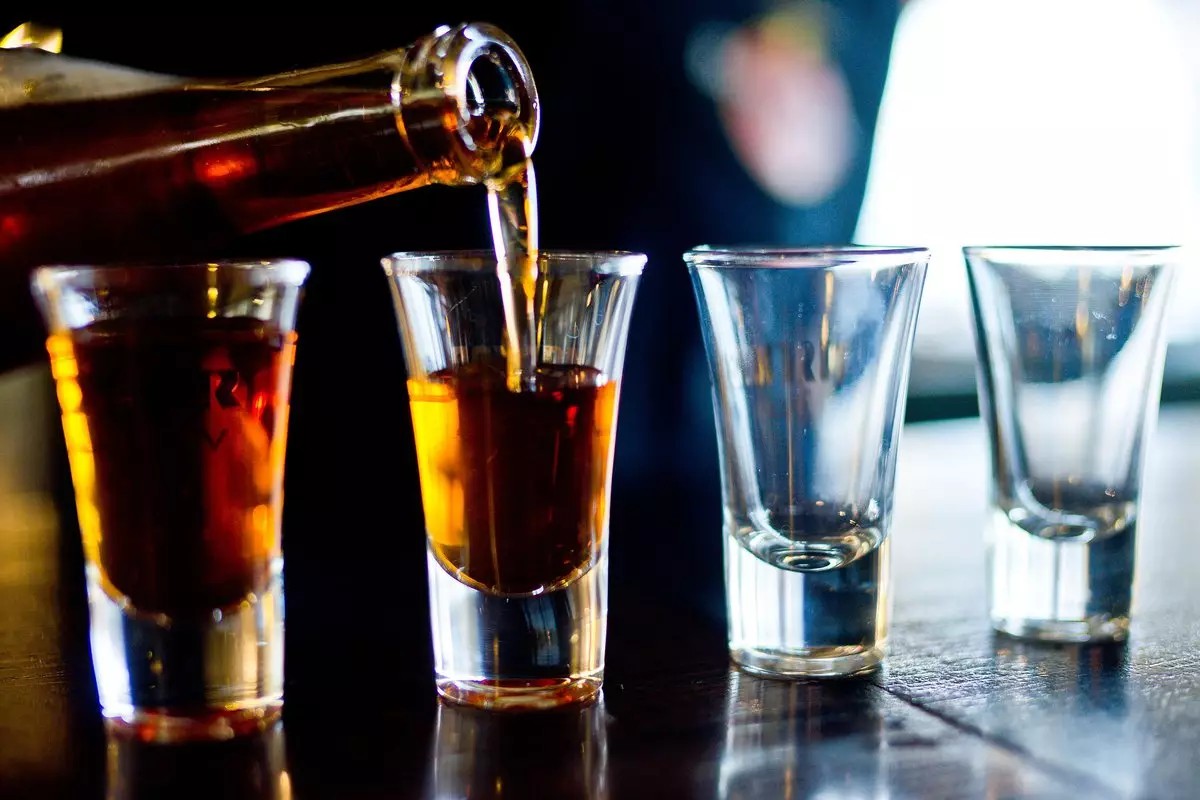 Alkohol se obrađuje ne samo jetra, već i mozak