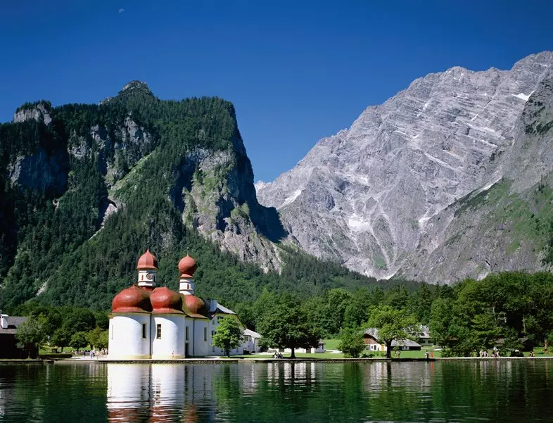 Lakes, tendrombohitra ary fiangonana ao Bavaria