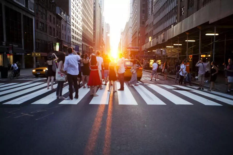 In New York kun je een foto maken van de ongebruikelijke stralen van de zon