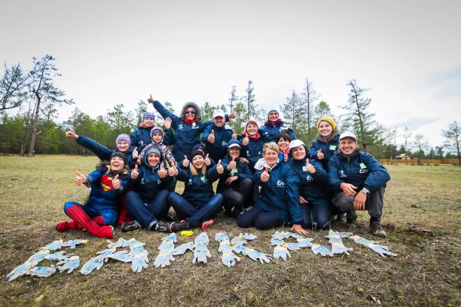 Na kilia le volenitia e le au volenitia i le Baikal Coast mai le lapisi