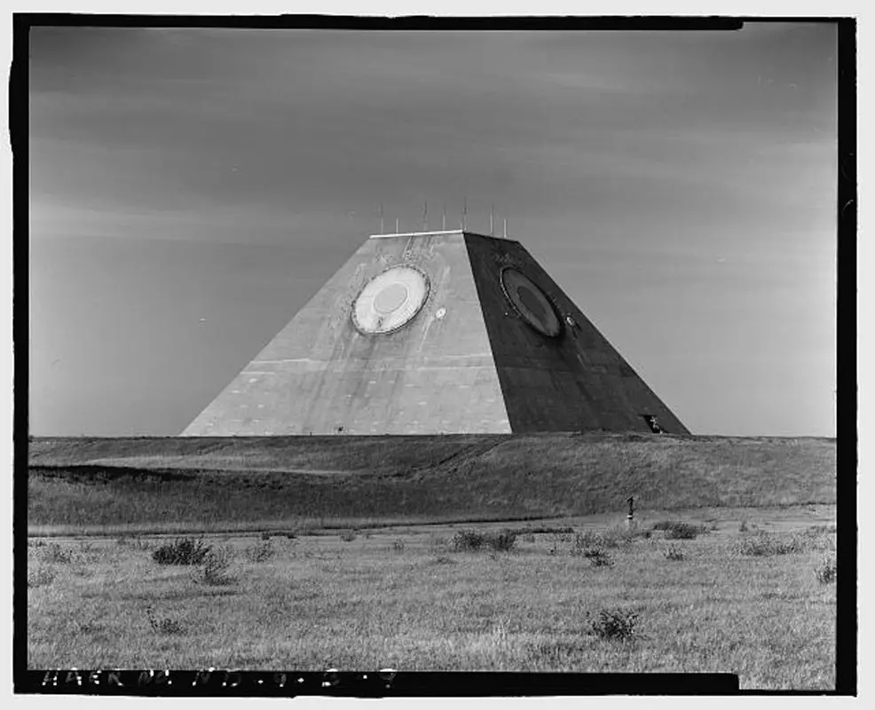 Piramide Stanley: Koue Oorlog Apotheose