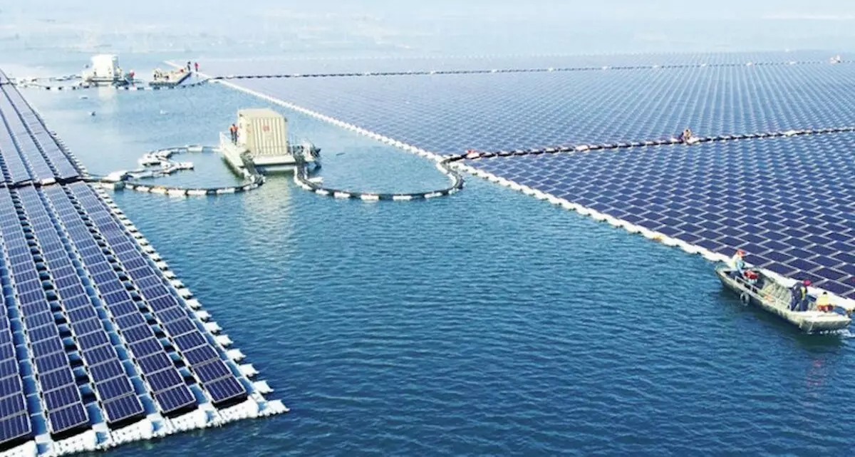 Čína získala najväčšiu plávajúcu elektráreň na svete