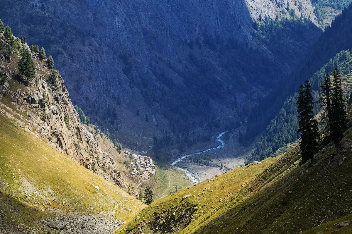 Himalayas anaithnid. Surrealism