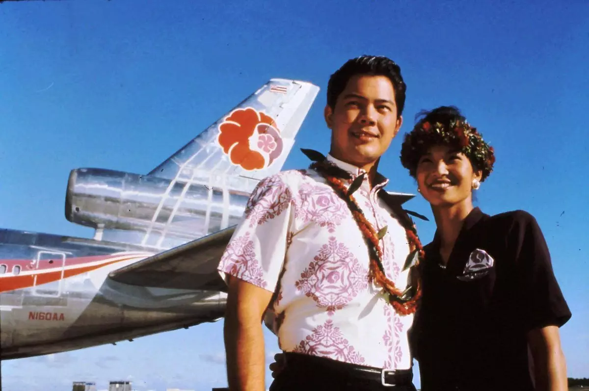 Hawaiian Airline hnyav rau cov neeg caij tsheb