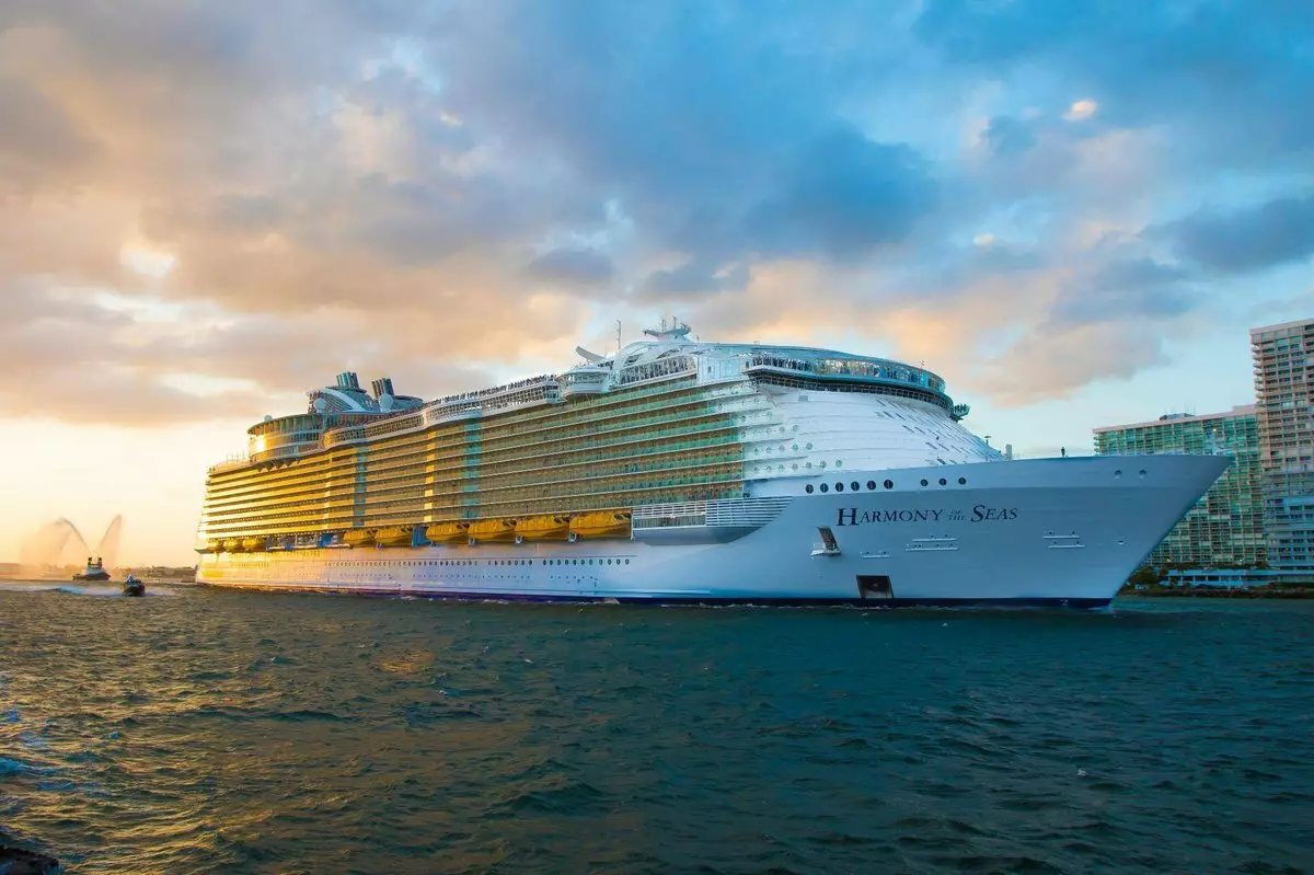 De eerste Amerikaanse vlucht van 's werelds grootste cruisevoering: 360º-video