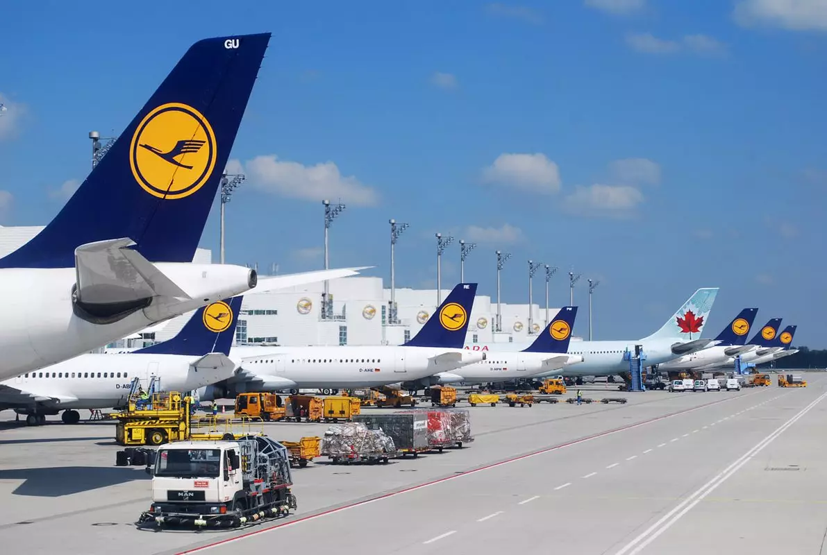 Lufthansa o ile a hlakola lifofane tse ling tse 912