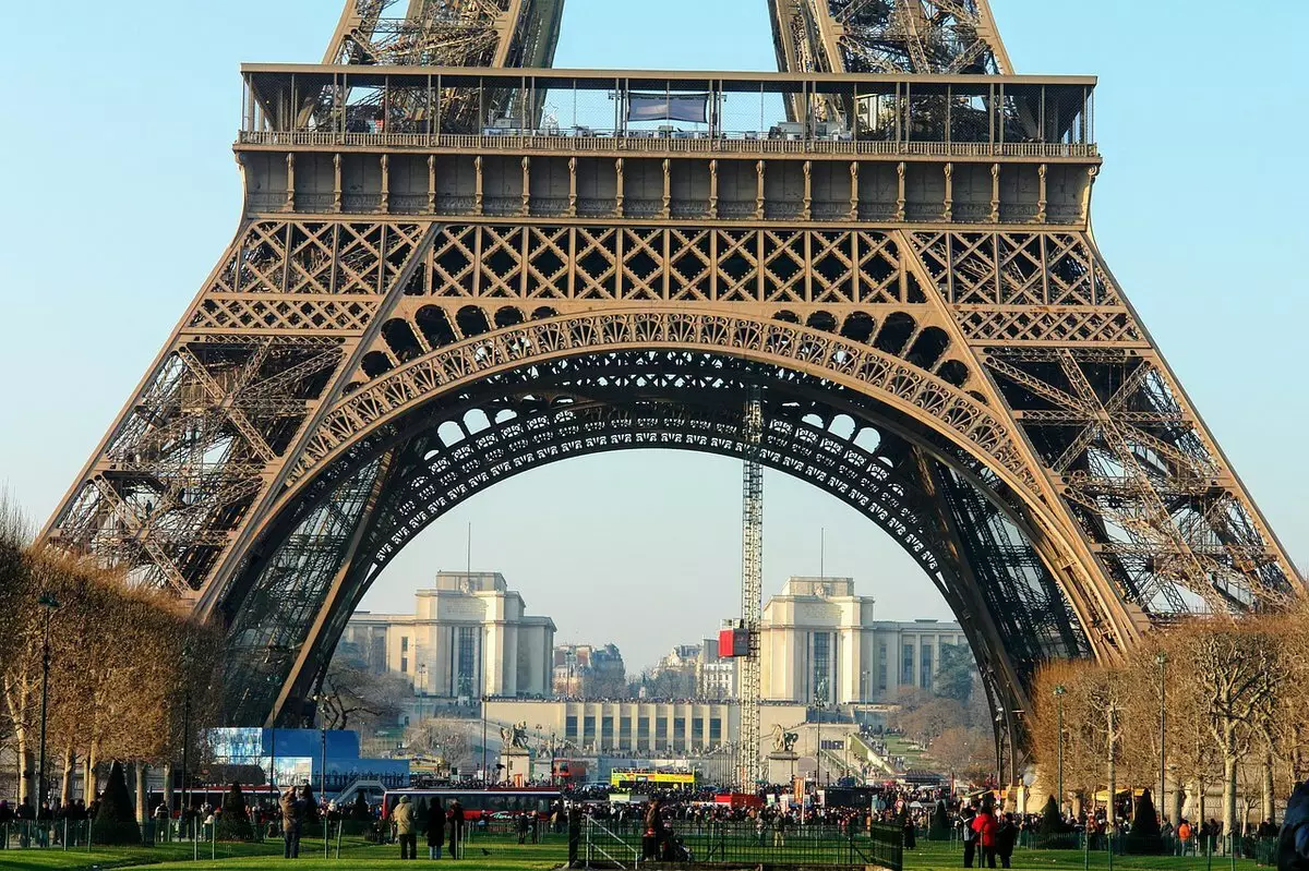 Yaƙi da layin daga Eiffel Hasumiyar za ta ci Paris a miliyoyin Yuro