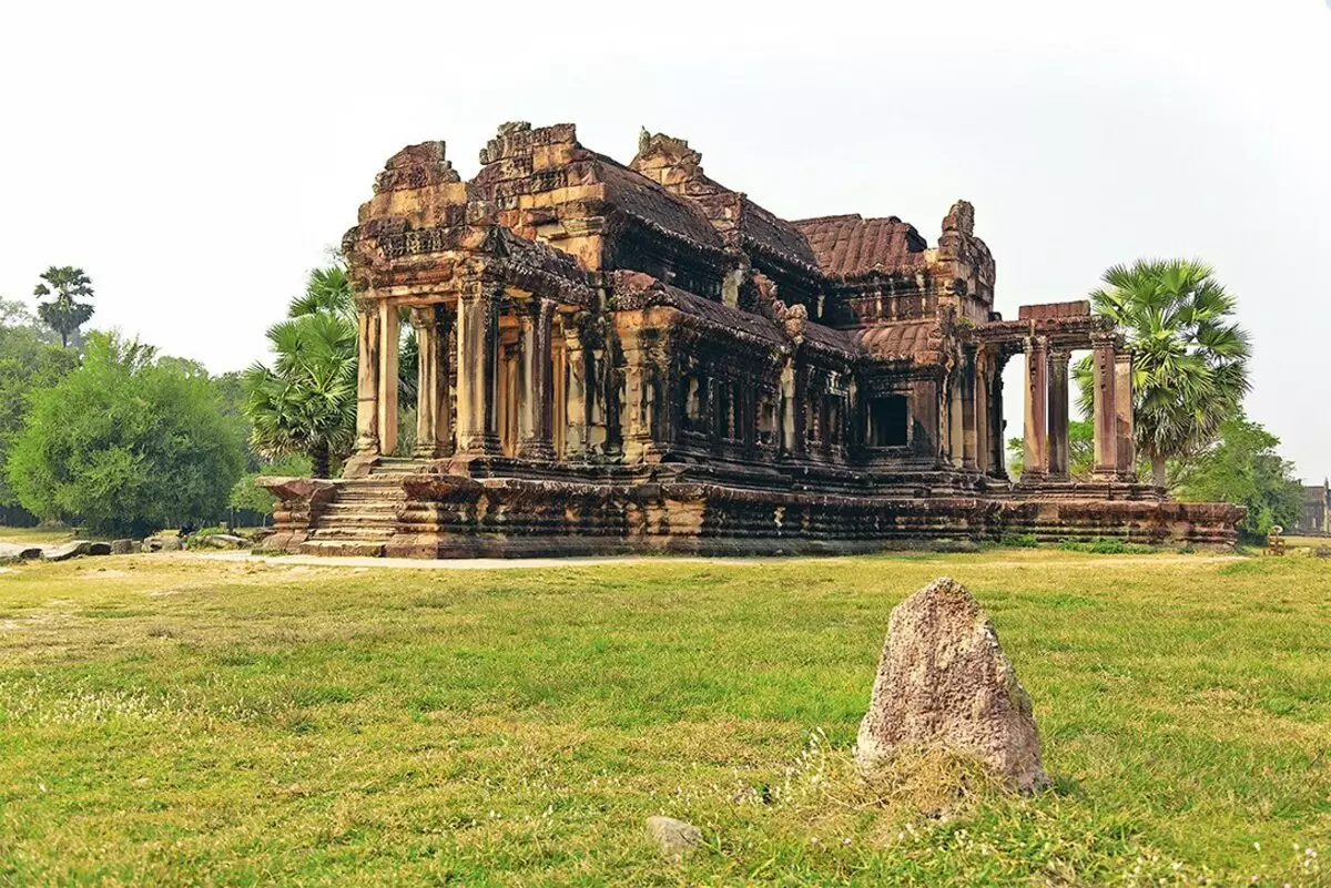 Yakarasika Nyika: Cambodia Kufamba Nhungamiro