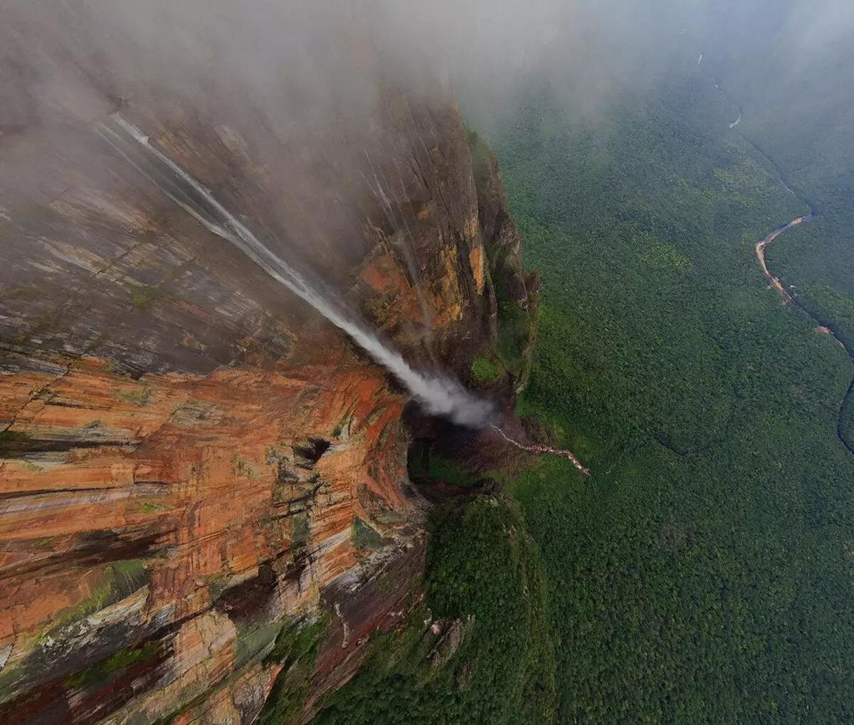 La cascata più alta del mondo: video 8k dal drone