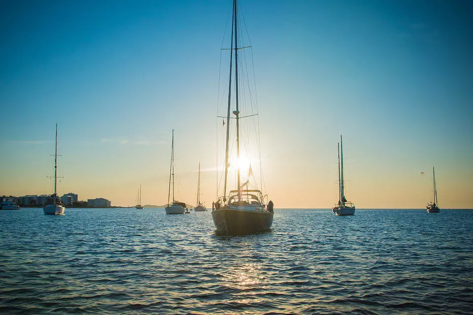 Irhafu yabakhenkethi kwiziqithi ze-balearic iphindwe kabini