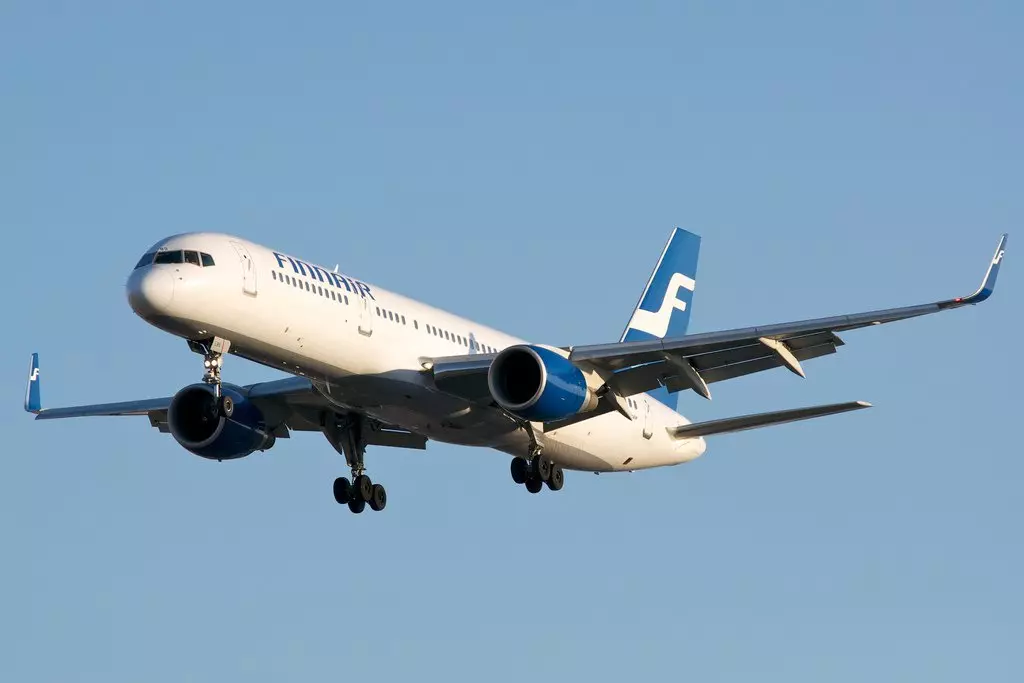 Finnair bidaiariei pisatzen hasten da