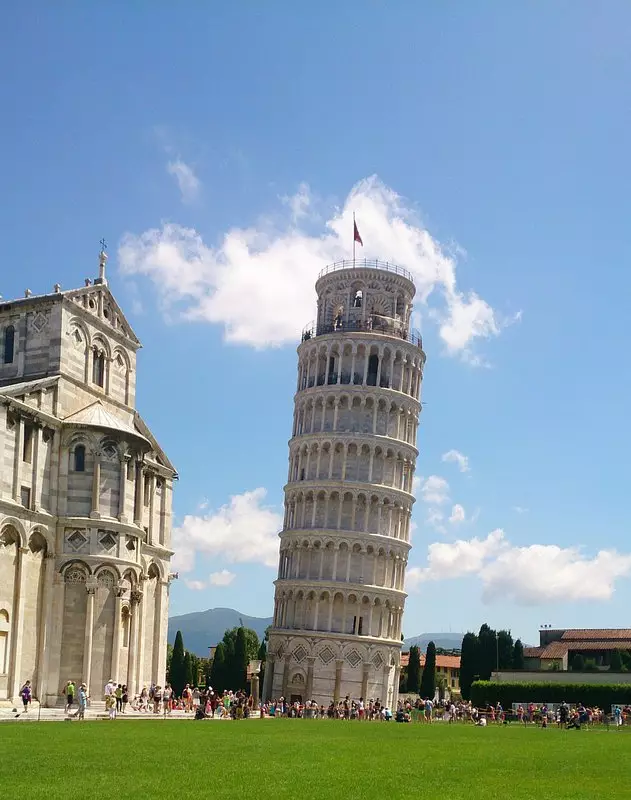 "Dhicitaanka" Tower "ma soo baxaan (oo xitaa waa la toosiyaa)