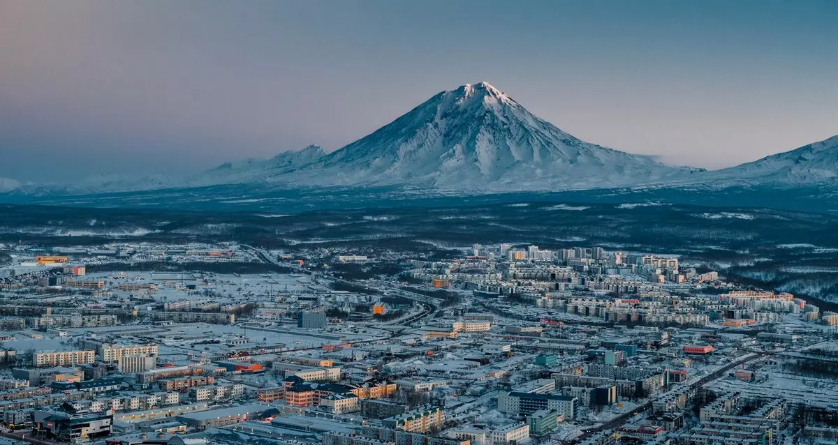 Gunung seuneuan, Samudra jeung surfing dina Kamchatka: video seru