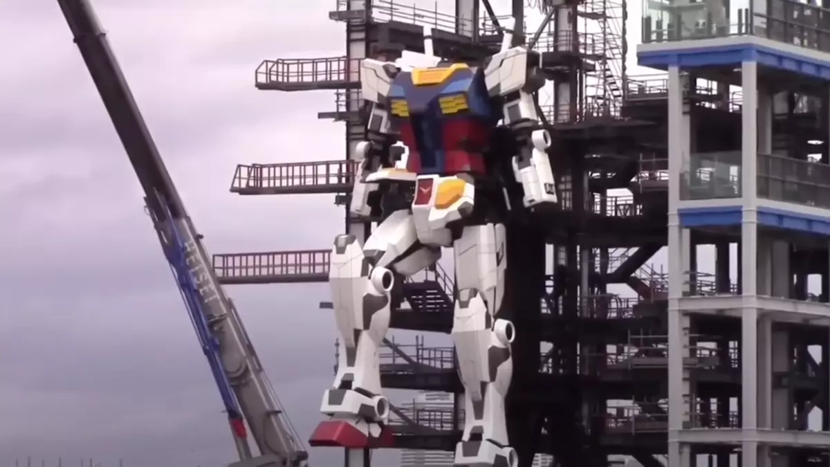 在日本，他們製作了一個移動的18米機器人：視頻