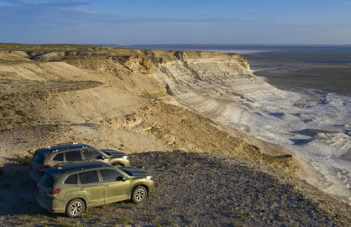 Plateau ustyy, kazakhstan. Fọto: Andrei Kameenev