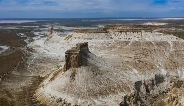 Plateau ustyy, kazakhstan. Fọto: Andrei Kameenev