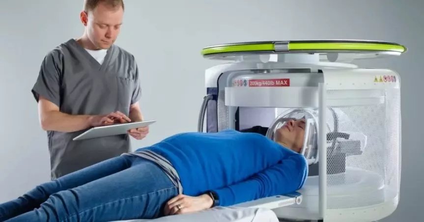 Ang unang portable MRI apparatus sa mundo ay nasuri sa mga pasyente.