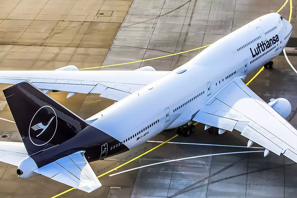 Kinansela ng Lufthansa ang 1,300 flight dahil sa flight ng flight attendants