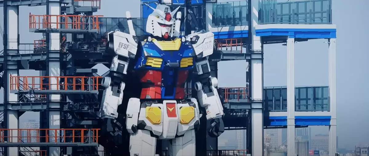 ربات ژاپنی 18 متر Gundam زانو زدن: ویدیو