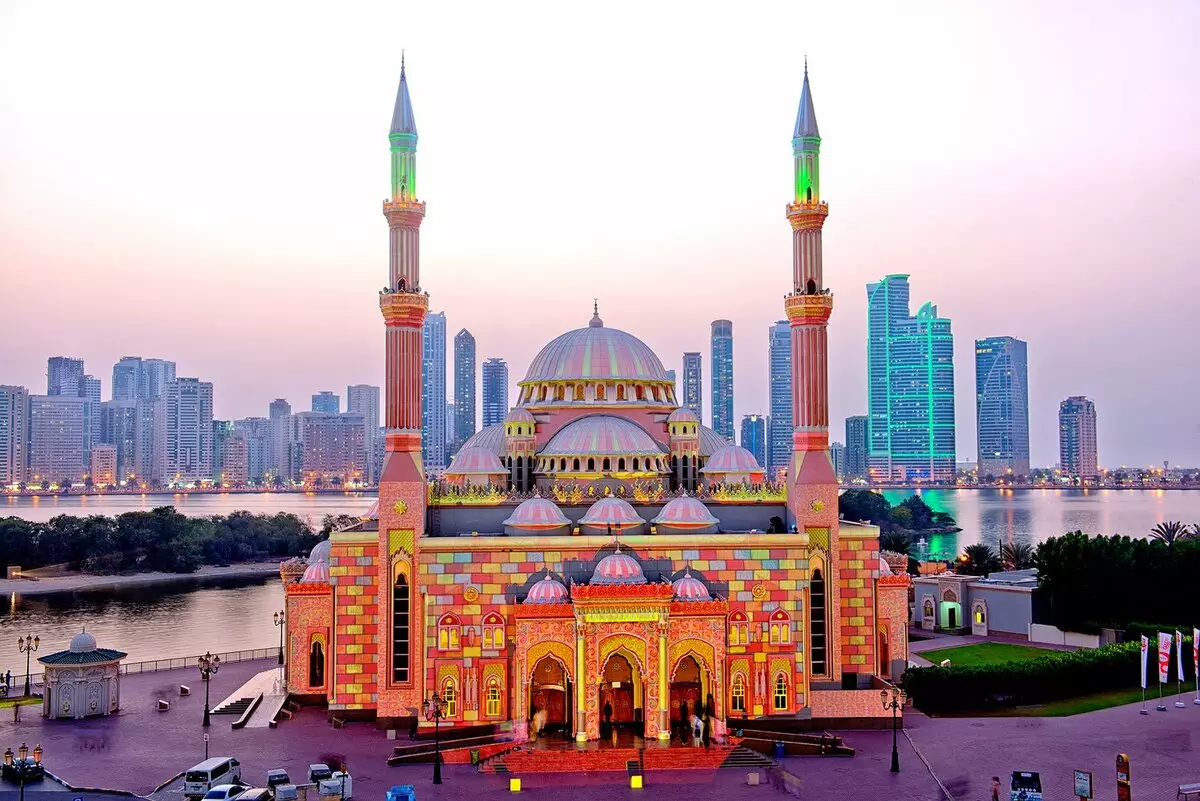 Nhà thờ Hồi giáo, Al-Nur, Sharjah. Photobank Sharjah.