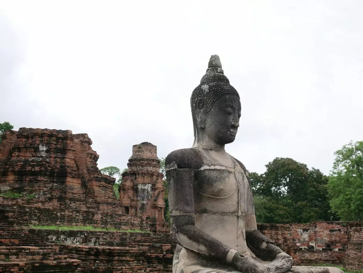 Rúiseach greamaithe sa Téalainn socraithe sa séipéal tréigthe Phuket