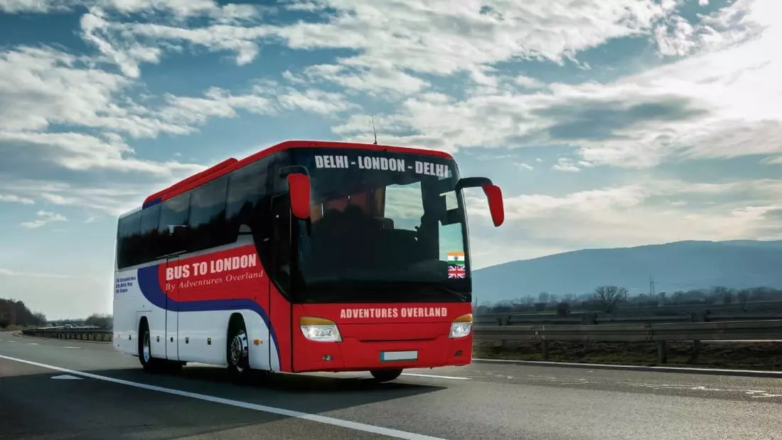 Hindistan'da, dünyanın en uzun otobüs turlarından birini düzenledi. 70 gün sürer