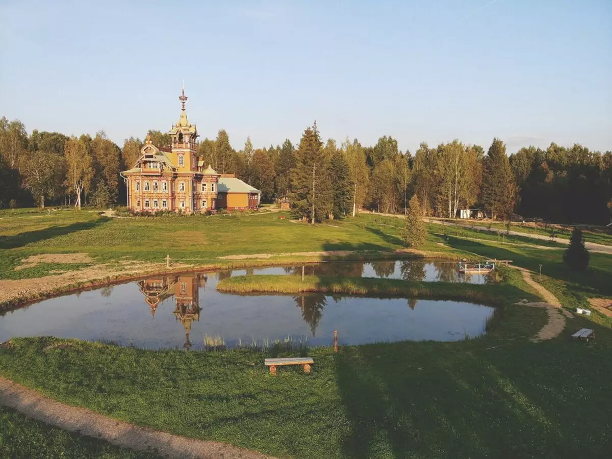 Wa yn 'e termide libbet: in fantastysk museum-museum yn Chukhlovsky bosken