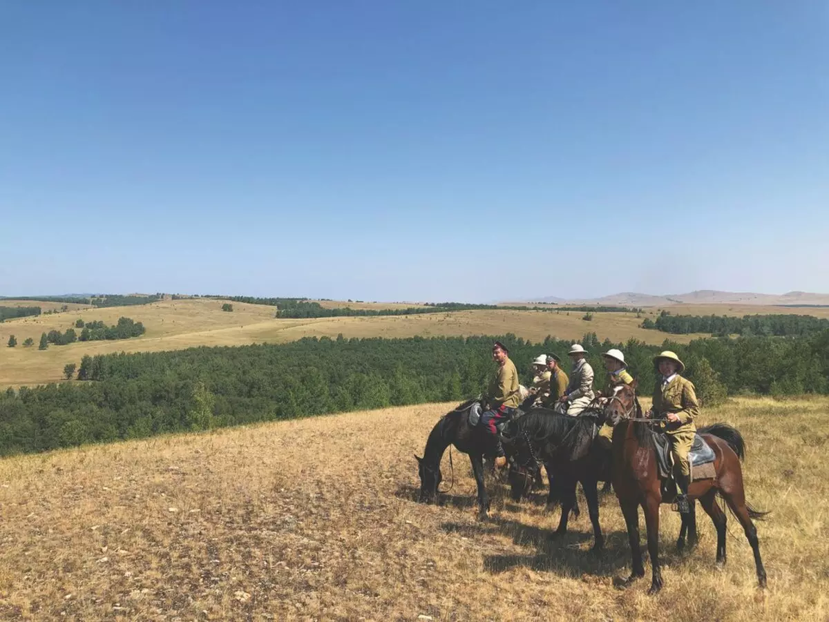 Stroke Konie: Unsa ang gipaabut gikan sa Equestrian Expedition sa mga lakang sa przhevalsky