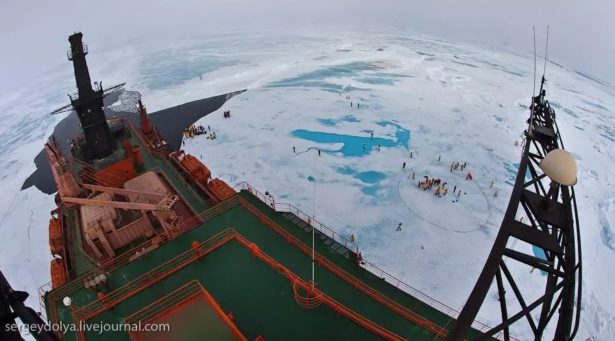 Urugendo rugana muri Pole y'Amajyaruguru - Kamere, Icebreaker, adventure