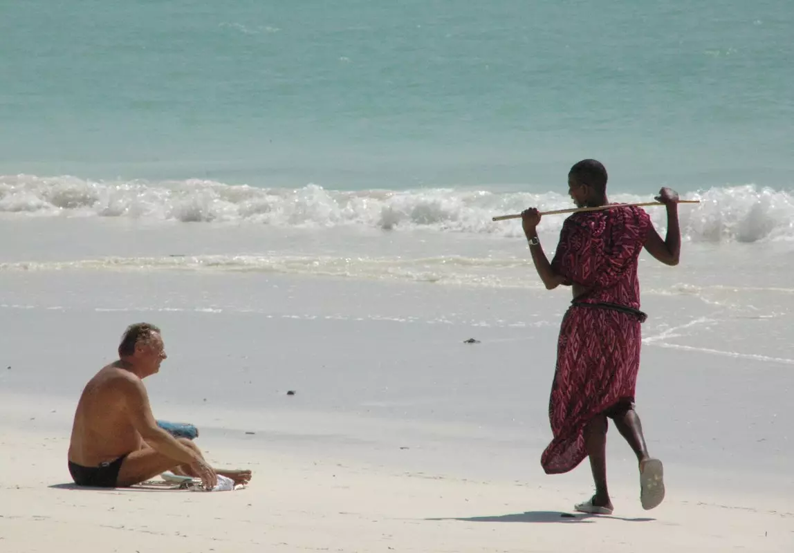 "Biz hippi ölkə deyilik." Rus turistlər Zanzibardakı uyğun olmayan görünüş və davranış üçün cərimələrlə təhdid olunurlar