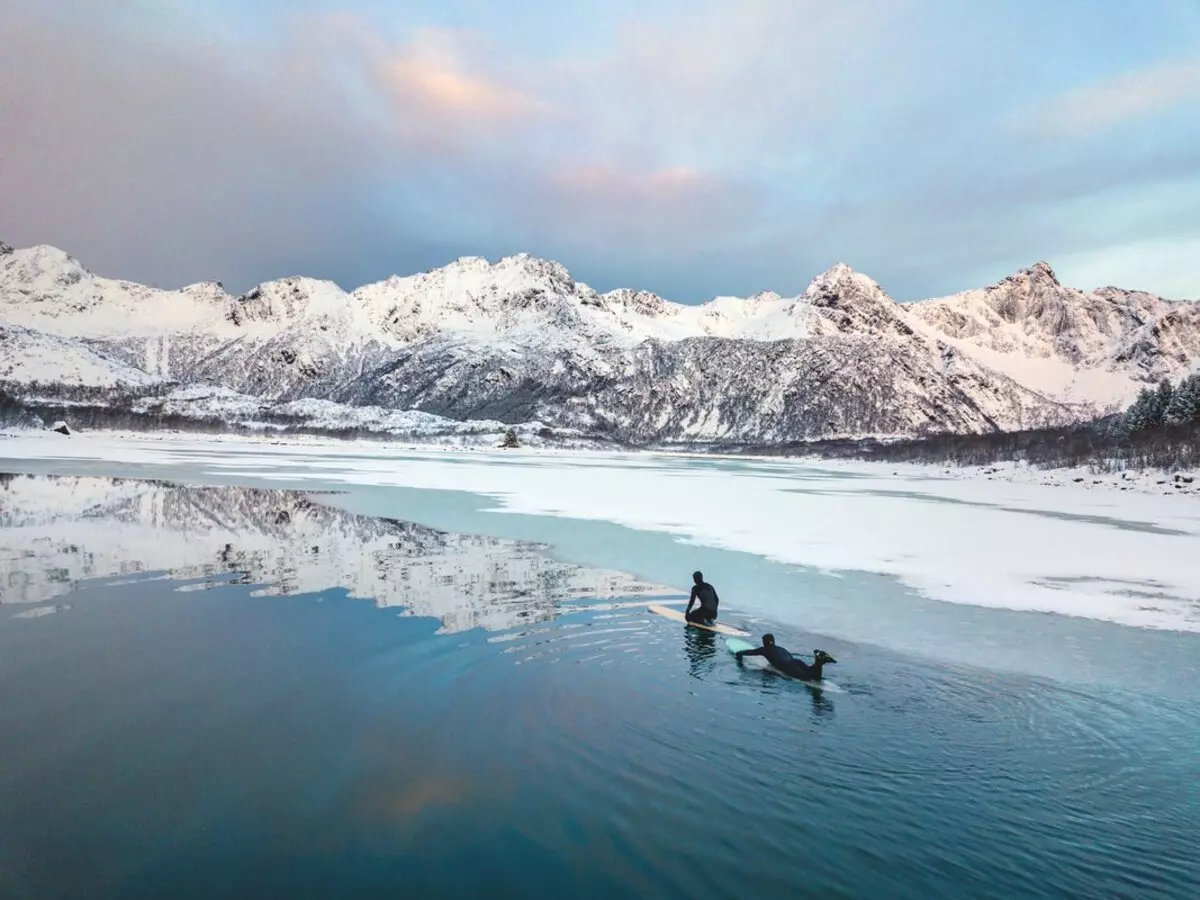 Surfing în Norvegia: rece și rece