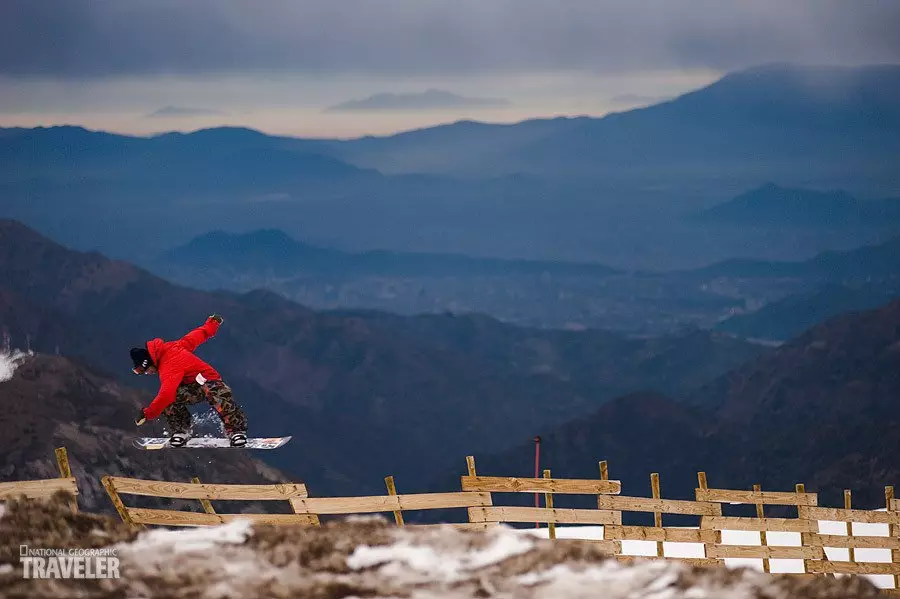 Vjaġġatur Ġeografiku Nazzjonali tistiednek għal film dwar Snowboarding