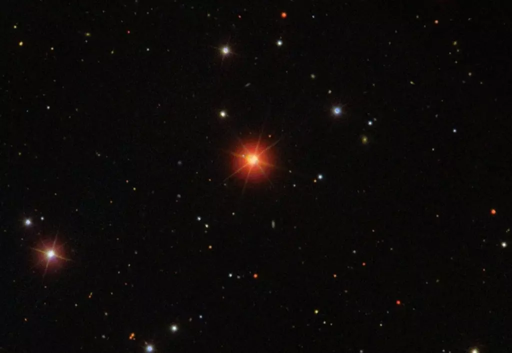 Astronomové objevili systém pěti hvězd