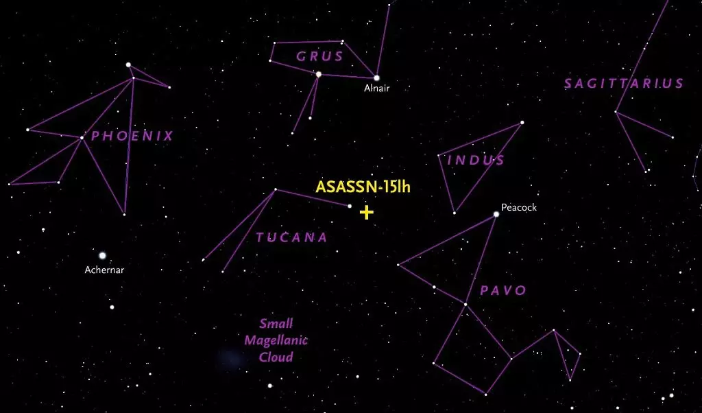 L'étoile de supernova la plus brillante est ouverte.