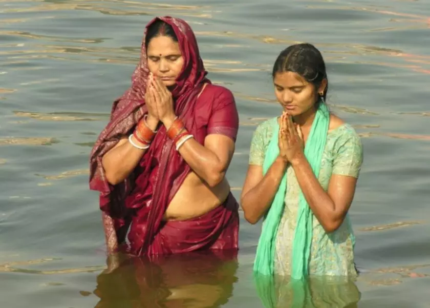 পাঠক্রম বহির্ভূত পড়া। নদী