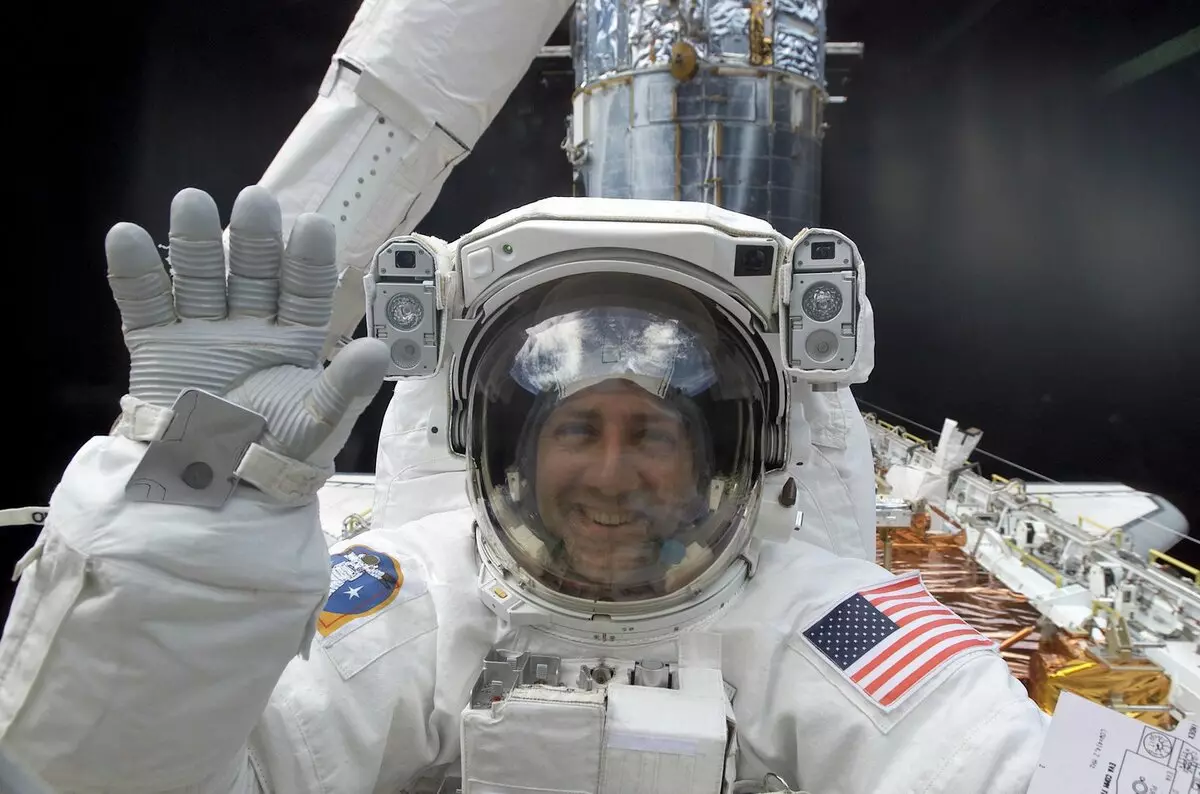 A bordo do ISS entregue álcool de elite