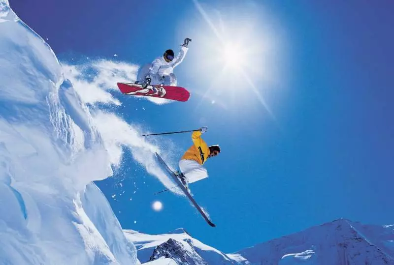 Snowboard lehiaketa Quiksilver izar berria