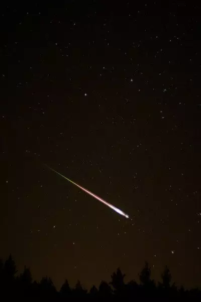 In de nacht van 13 augustus wordt de lucht aangestoken door Starfall