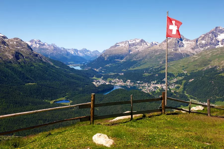 Faaiuga o le Quez "panorama o Switzerland"