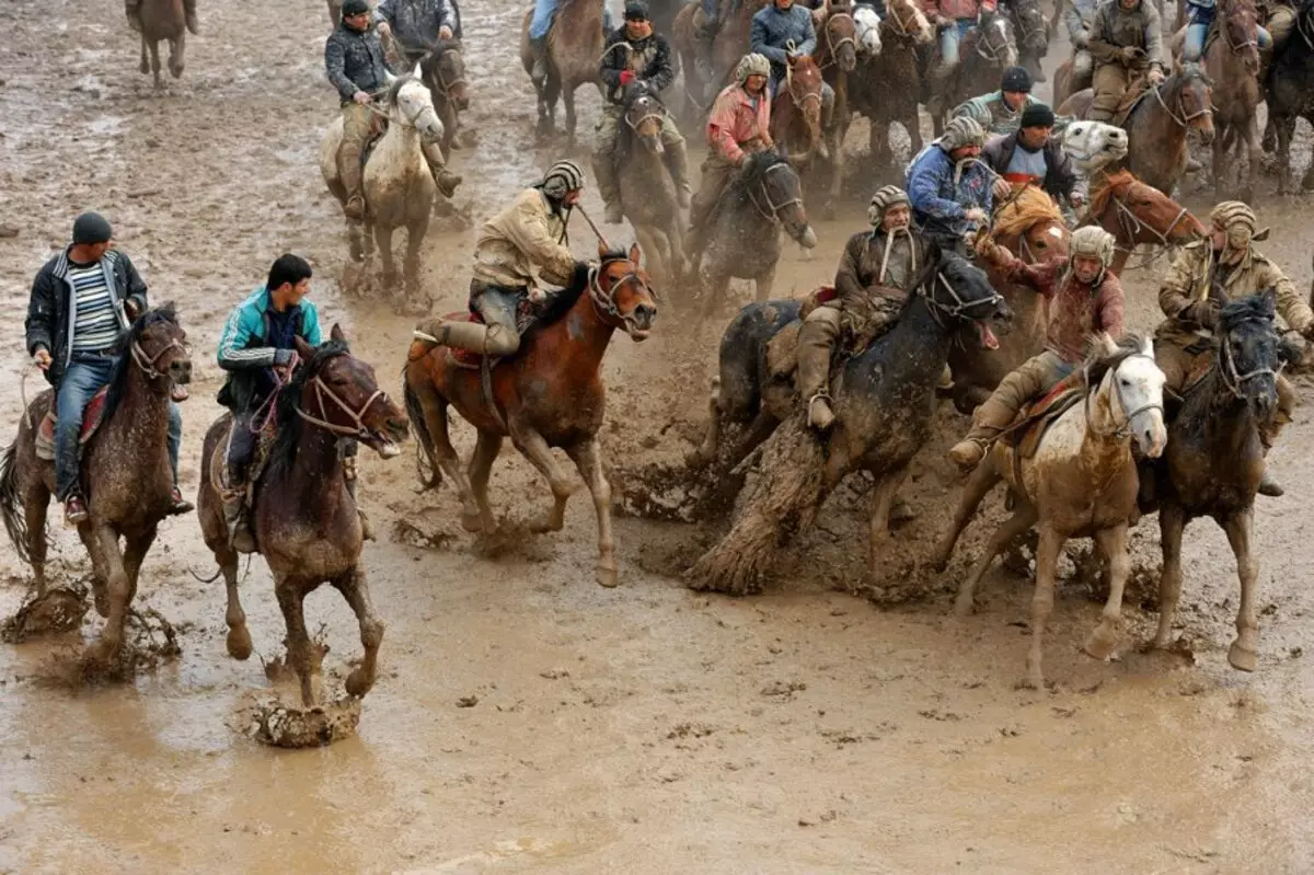 Bucki: POLO asiatic, în care carcasele de capră