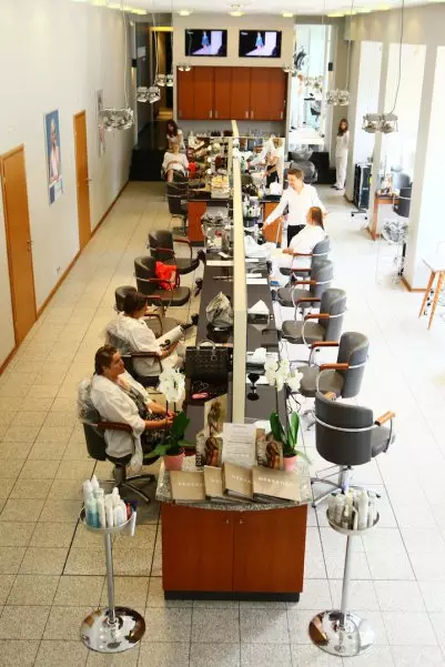 El equipo de corte de pelo de Dessange enfatizará la individualidad de cualquier hombre.